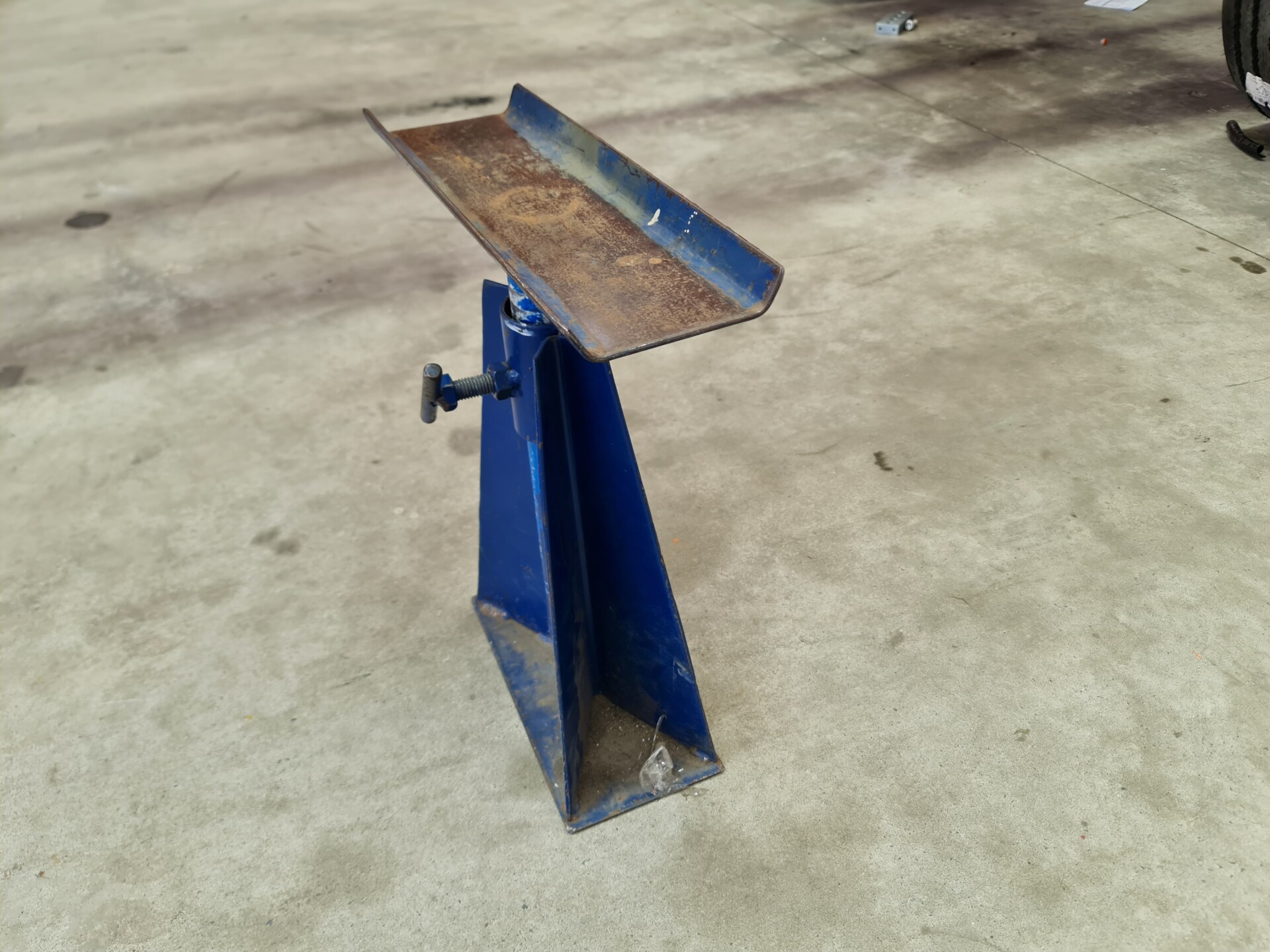 How-to Guide: Fit Clamps & Saddles to Poles & Guards - Rhino ...